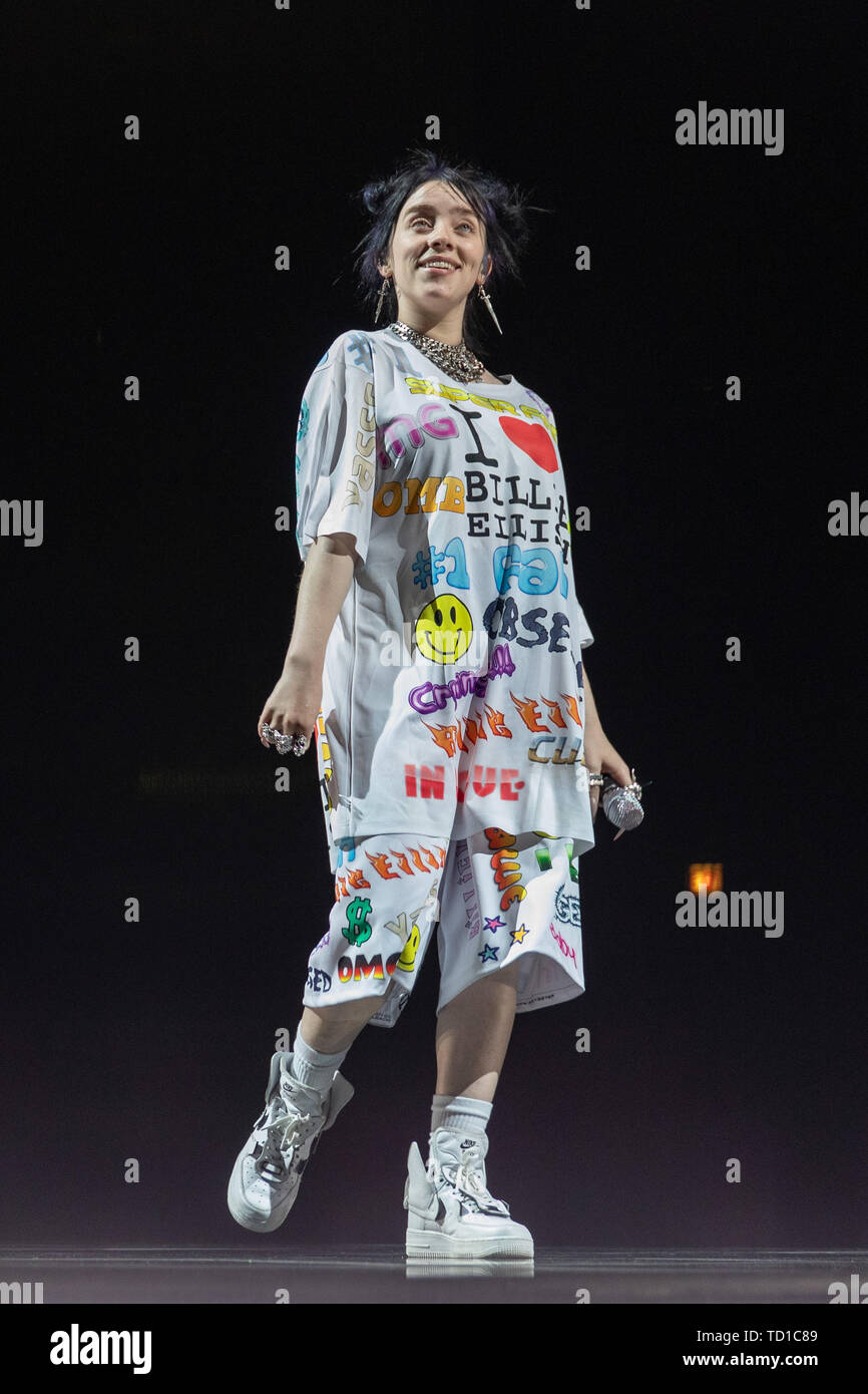 Billie eilish concert 2019 hi-res stock photography and images - Alamy