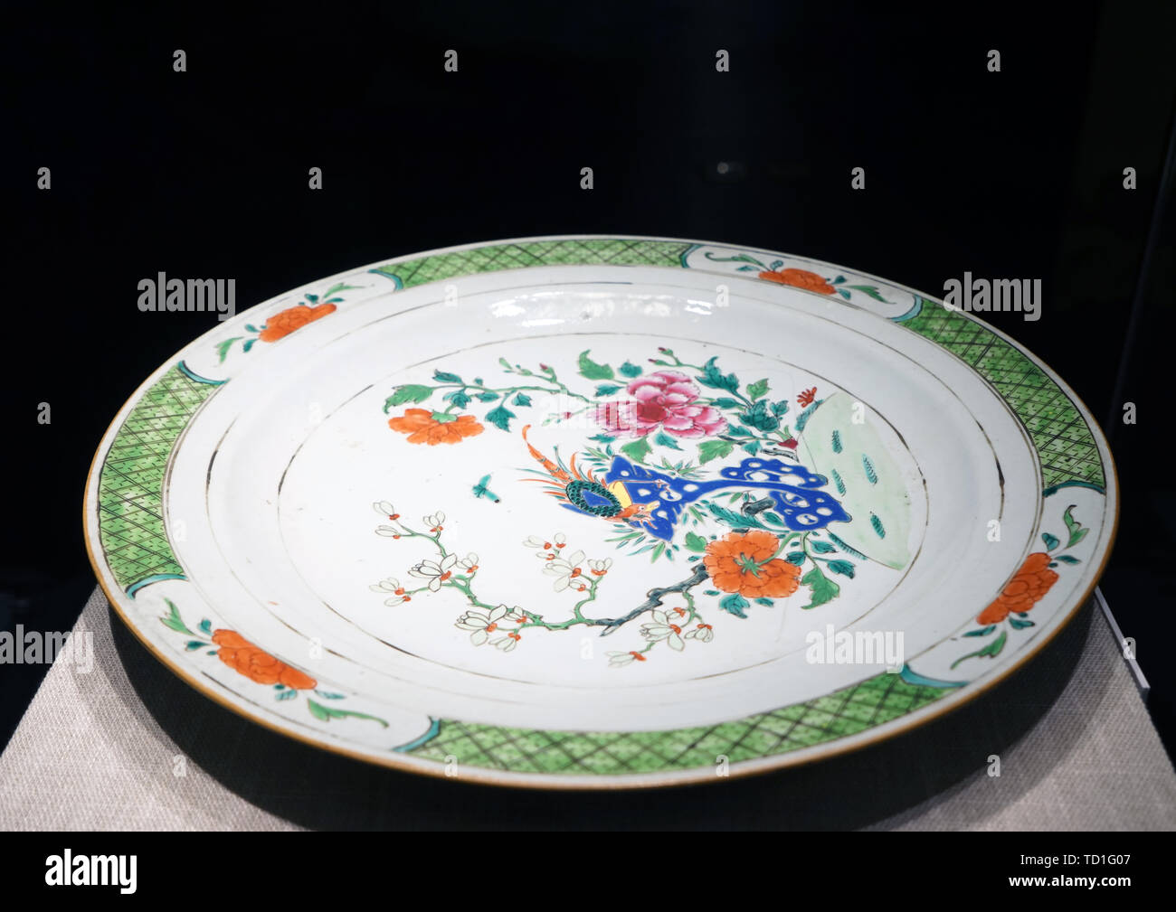 Ming Dynasty porcelain Stock Photo - Alamy