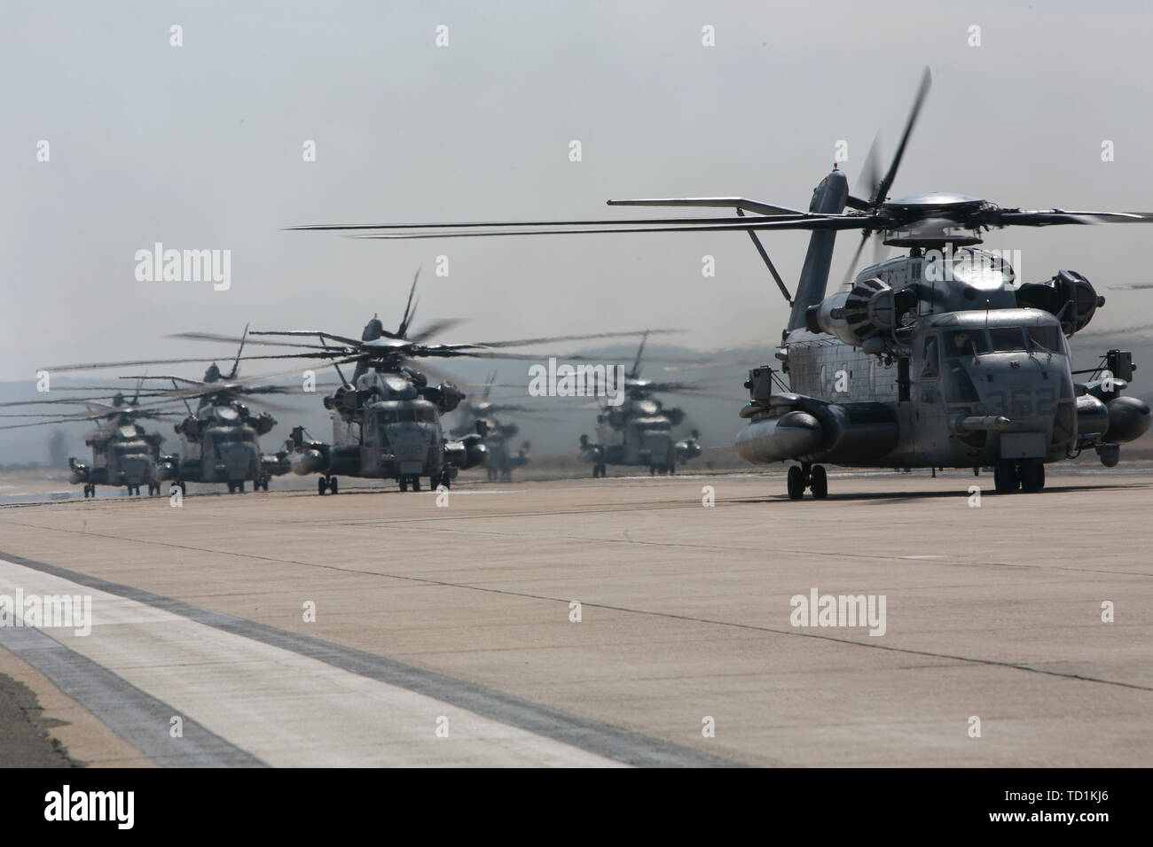 U.S. Marine Corps CH-53E Super Stallion with Marine Heavy Helicopter ...
