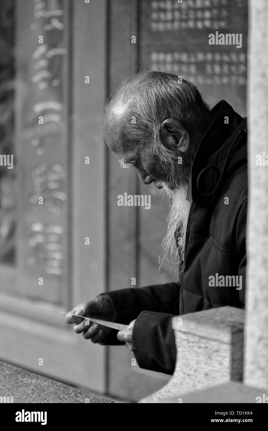 Old man sign Black and White Stock Photos & Images - Alamy
