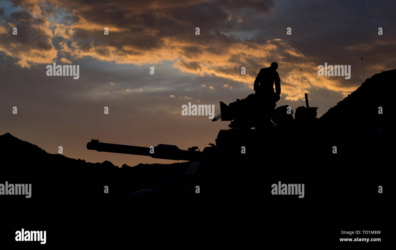 An M1A2 Abrams Main Battle Tank from the Oregon Army National Guard’s ...
