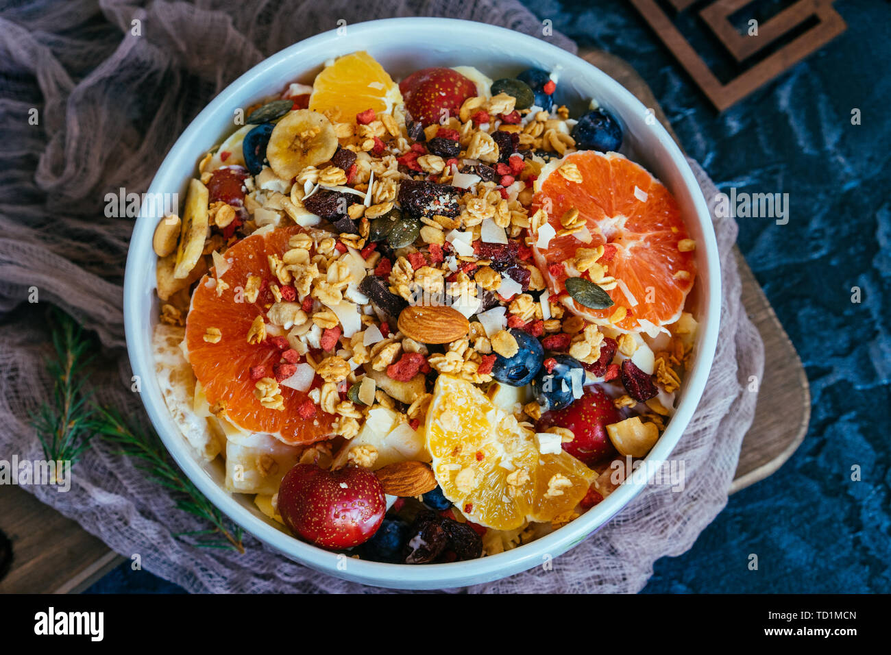 Clean dessert plates hi-res stock photography and images - Alamy