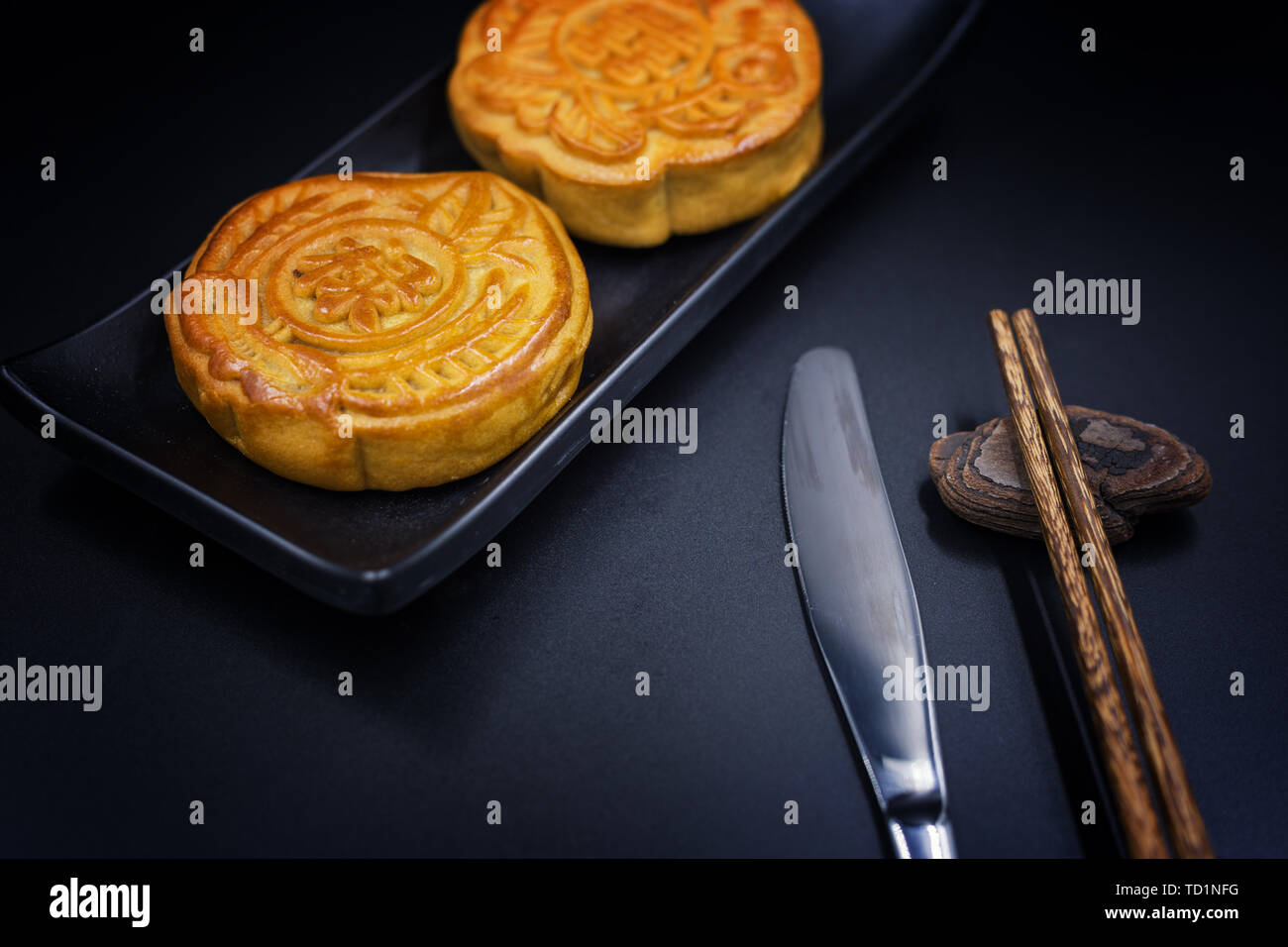 Chinese traditional cuisine Mid-Autumn Festival moon cake tea set Stock ...