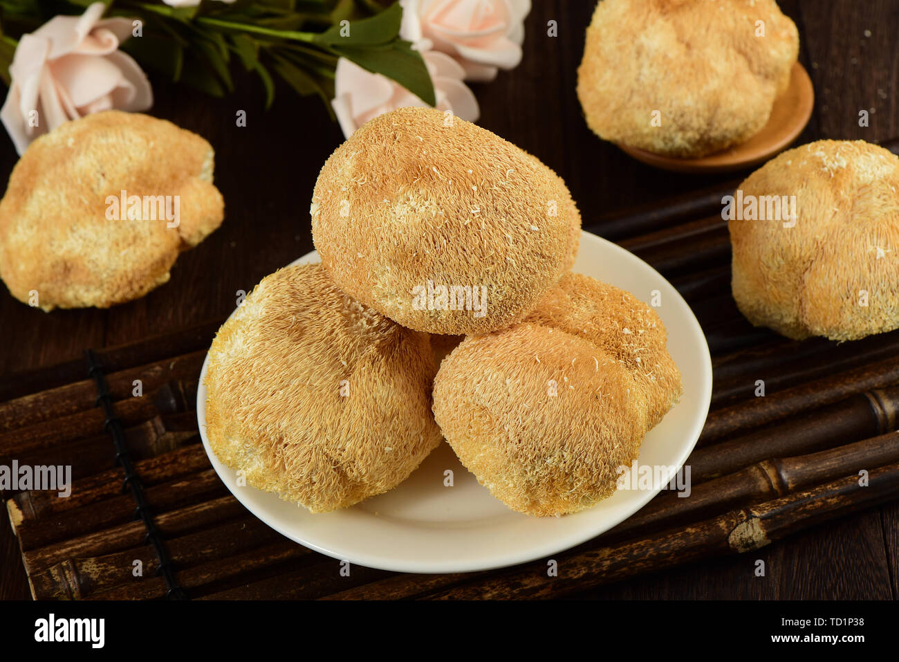 Monkey head mushrooms hi-res stock photography and images - Alamy