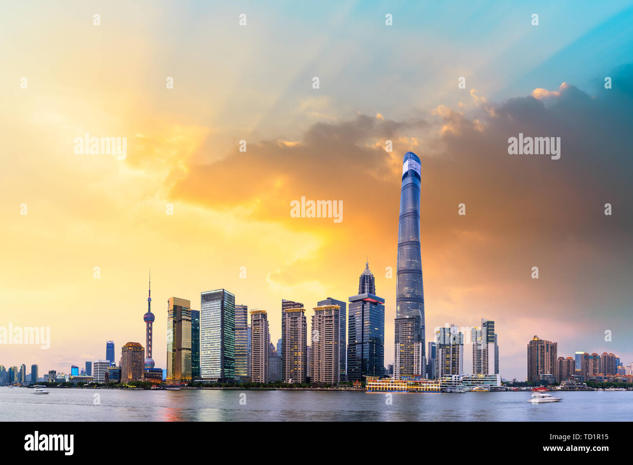 Shanghai, china sunset skyline hi-res stock photography and images - Alamy