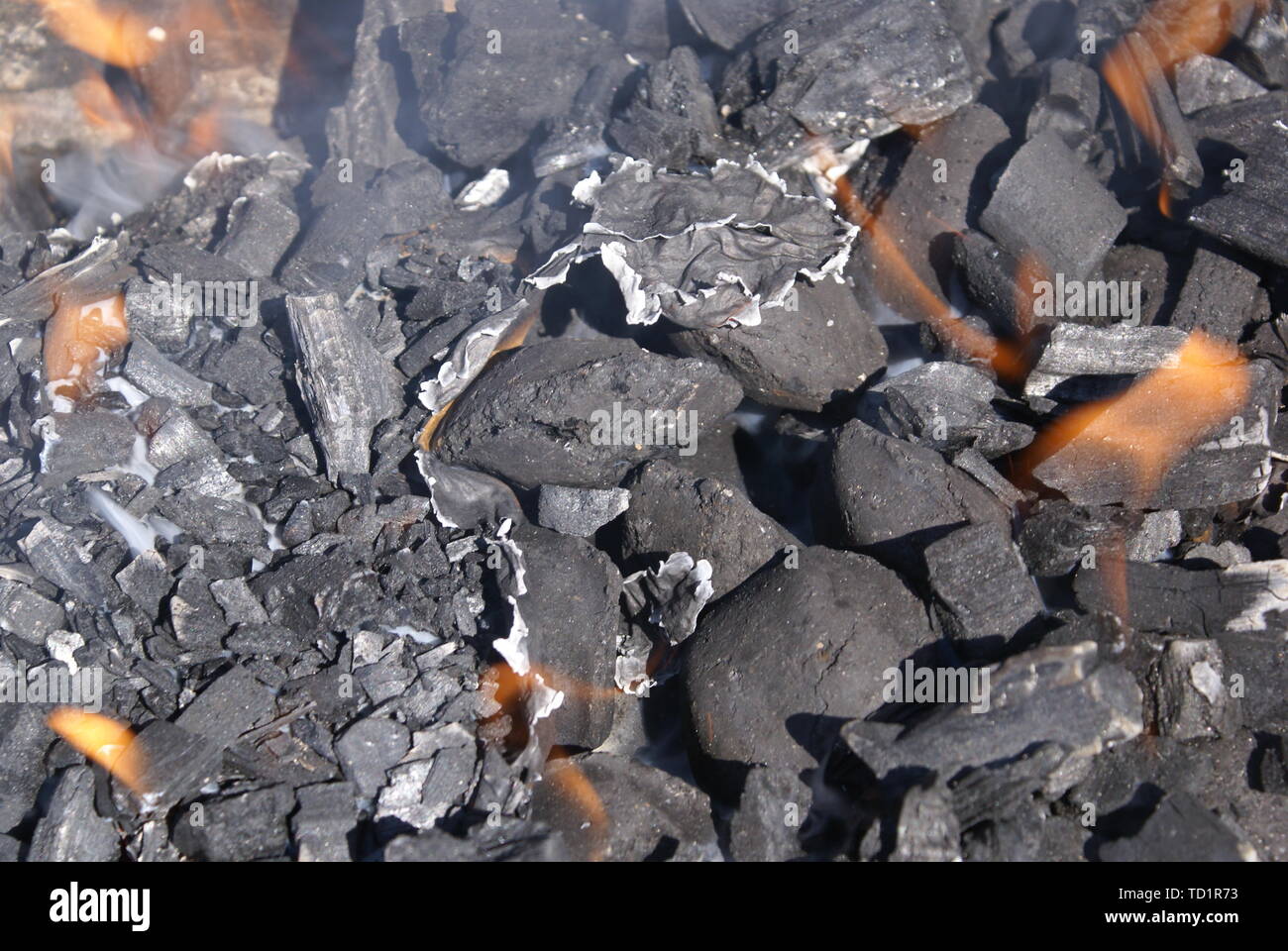 Charcoal fire hi-res stock photography and images - Alamy
