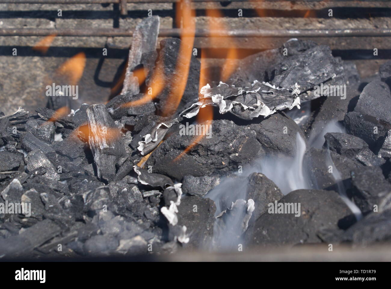 barbecue grill, charcoal fire Stock Photo - Alamy