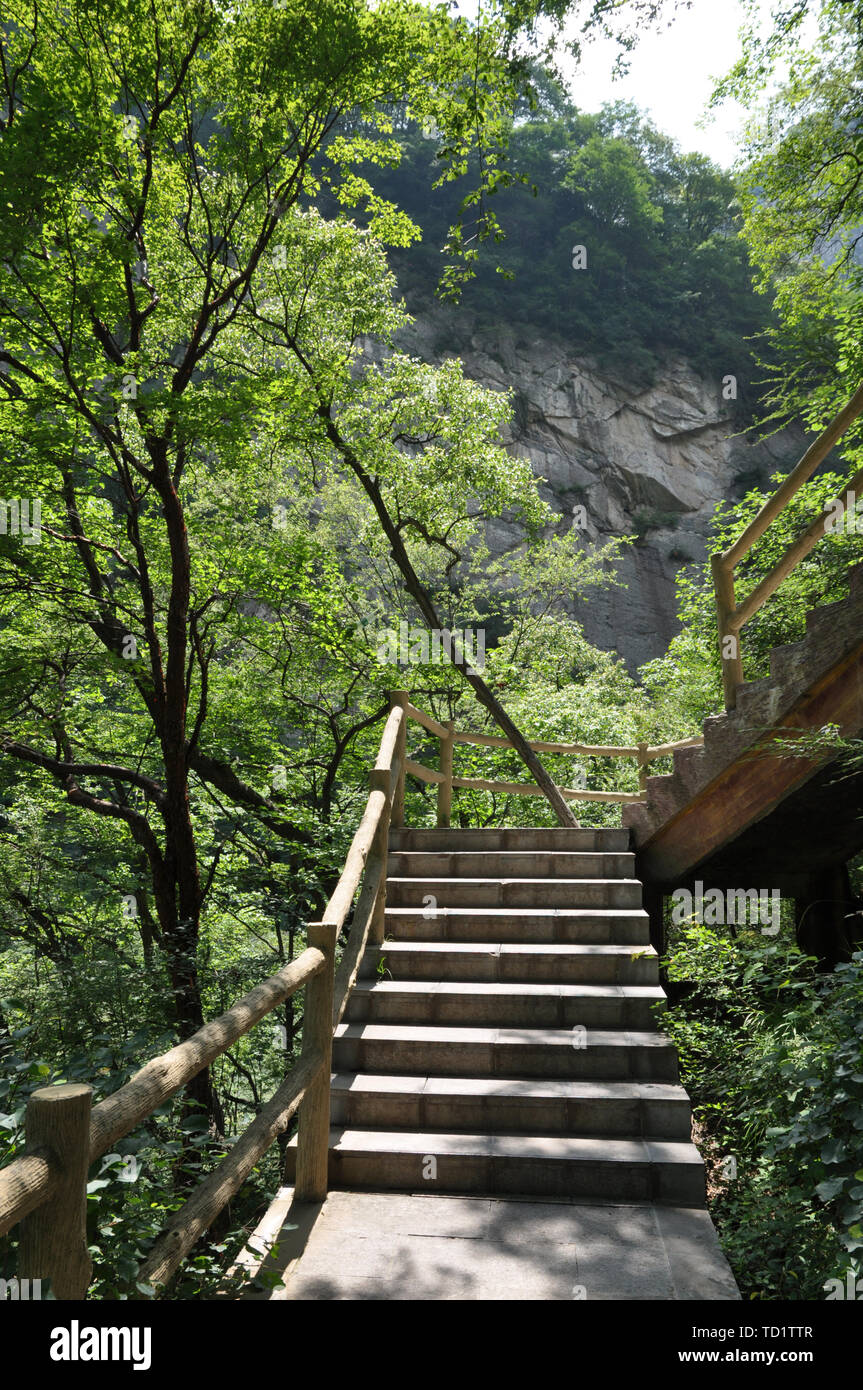 Xianyi hi-res stock photography and images - Alamy