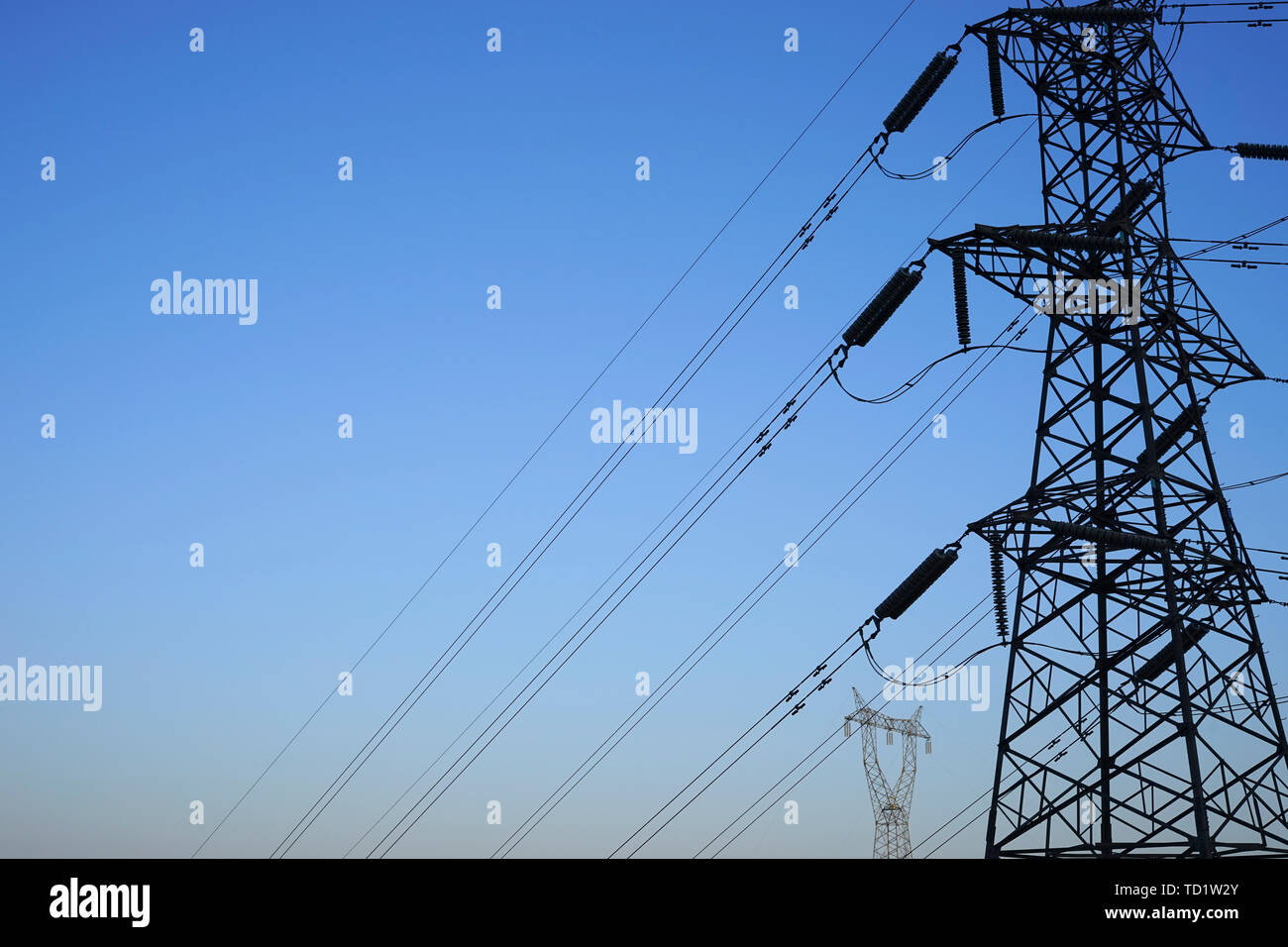 Tension wire hi-res stock photography and images - Alamy