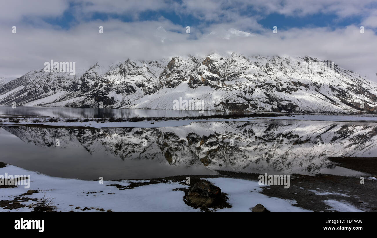 Tibetan lianwu hi-res stock photography and images - Alamy