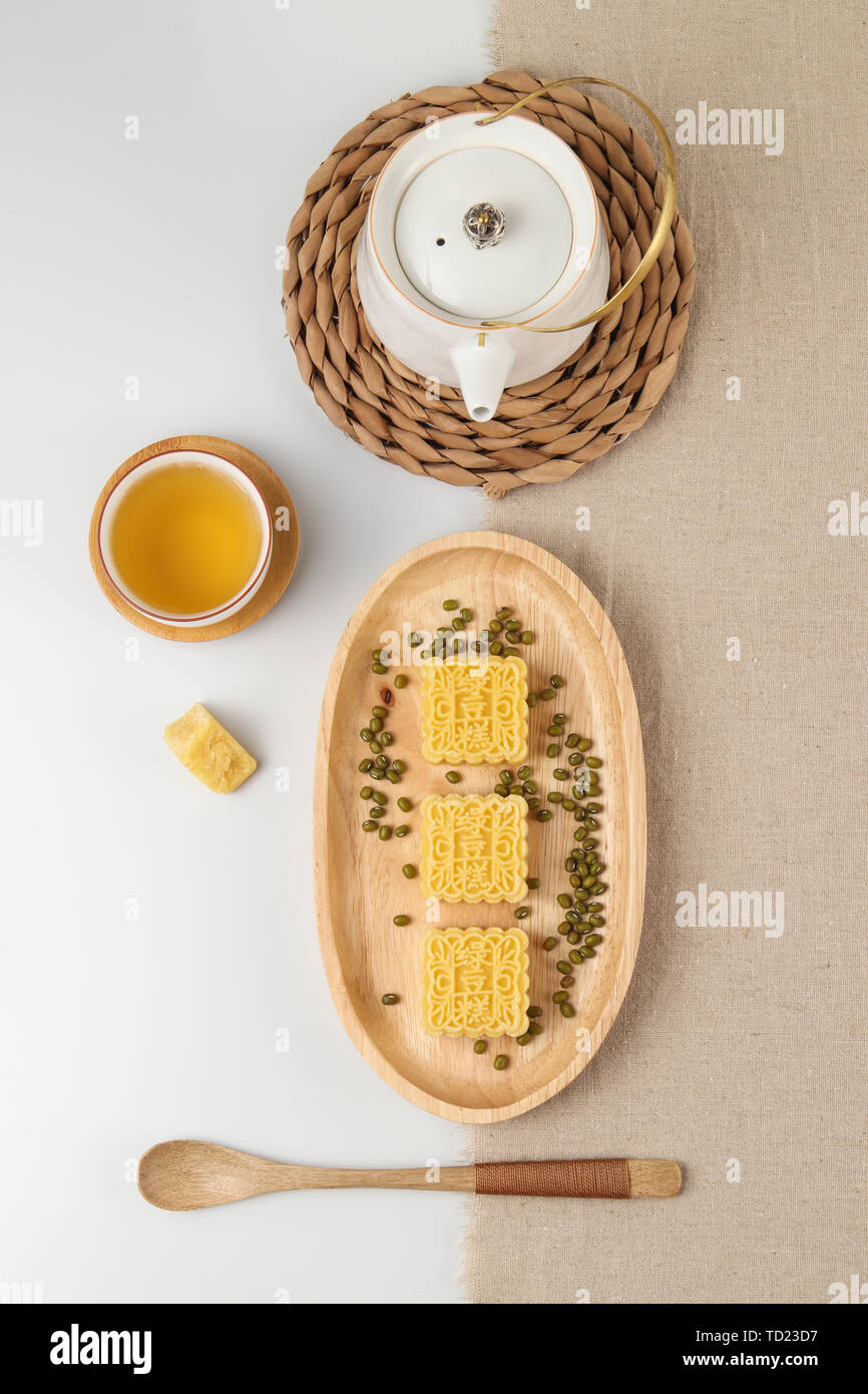 Traditional snack green bean cake Stock Photo - Alamy