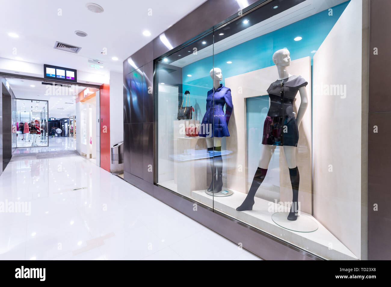 Shopping mall exhibition exhibition in indoor market hi-res stock ...