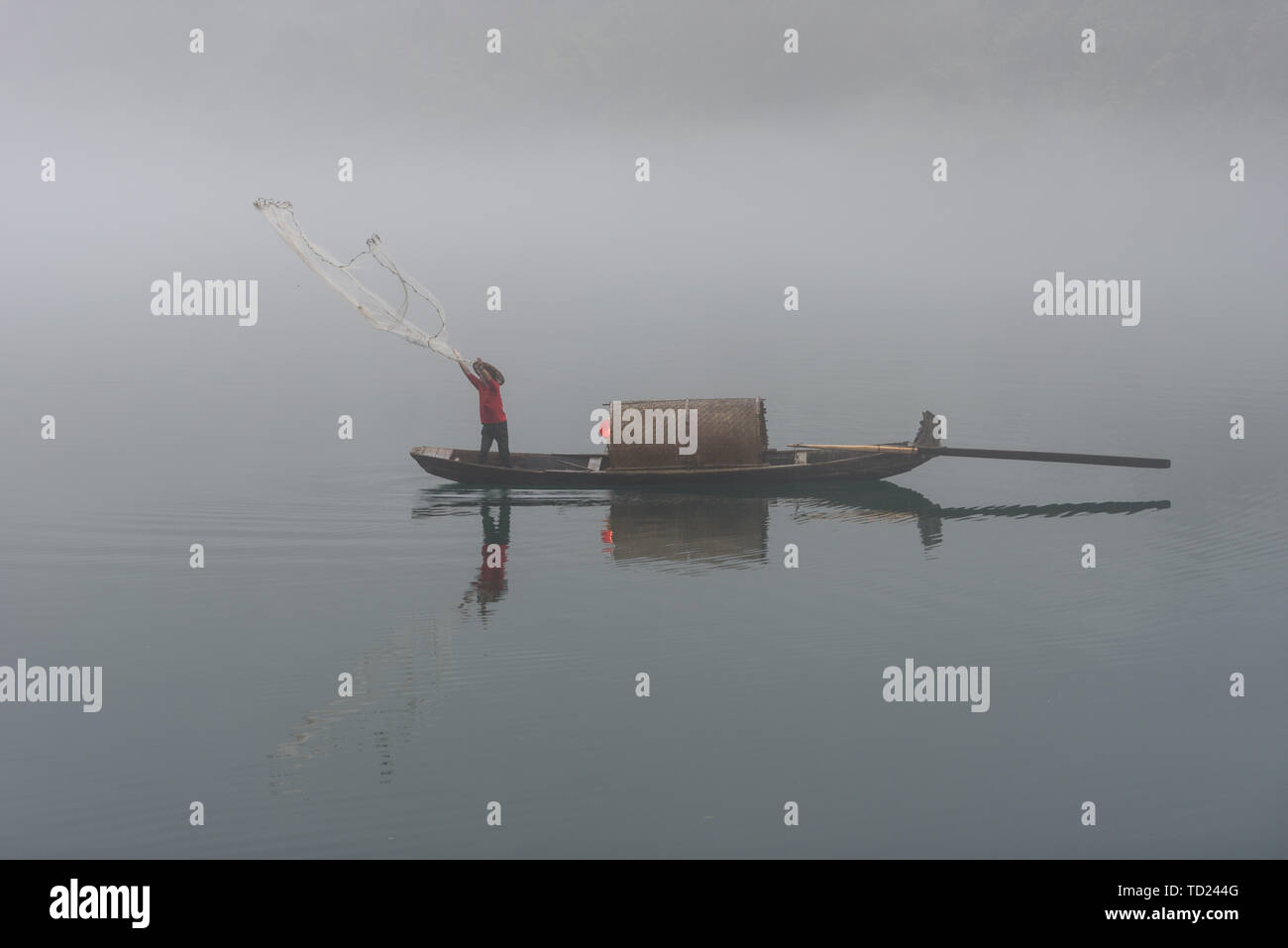 Xiao dongjiang fishing boat hi-res stock photography and images - Alamy