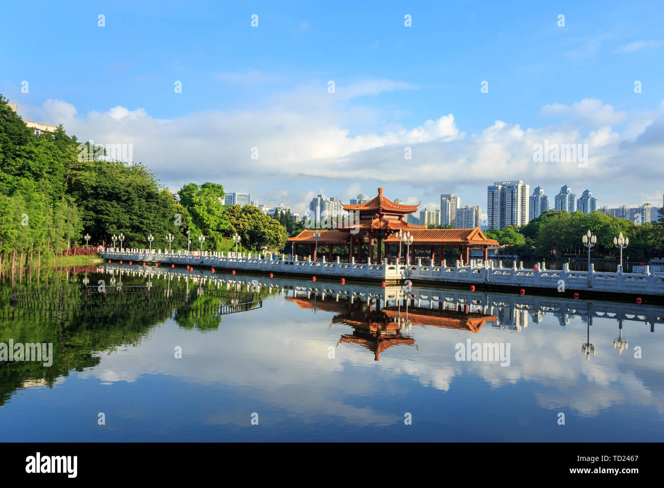 Chinese pavillion water hi-res stock photography and images - Alamy