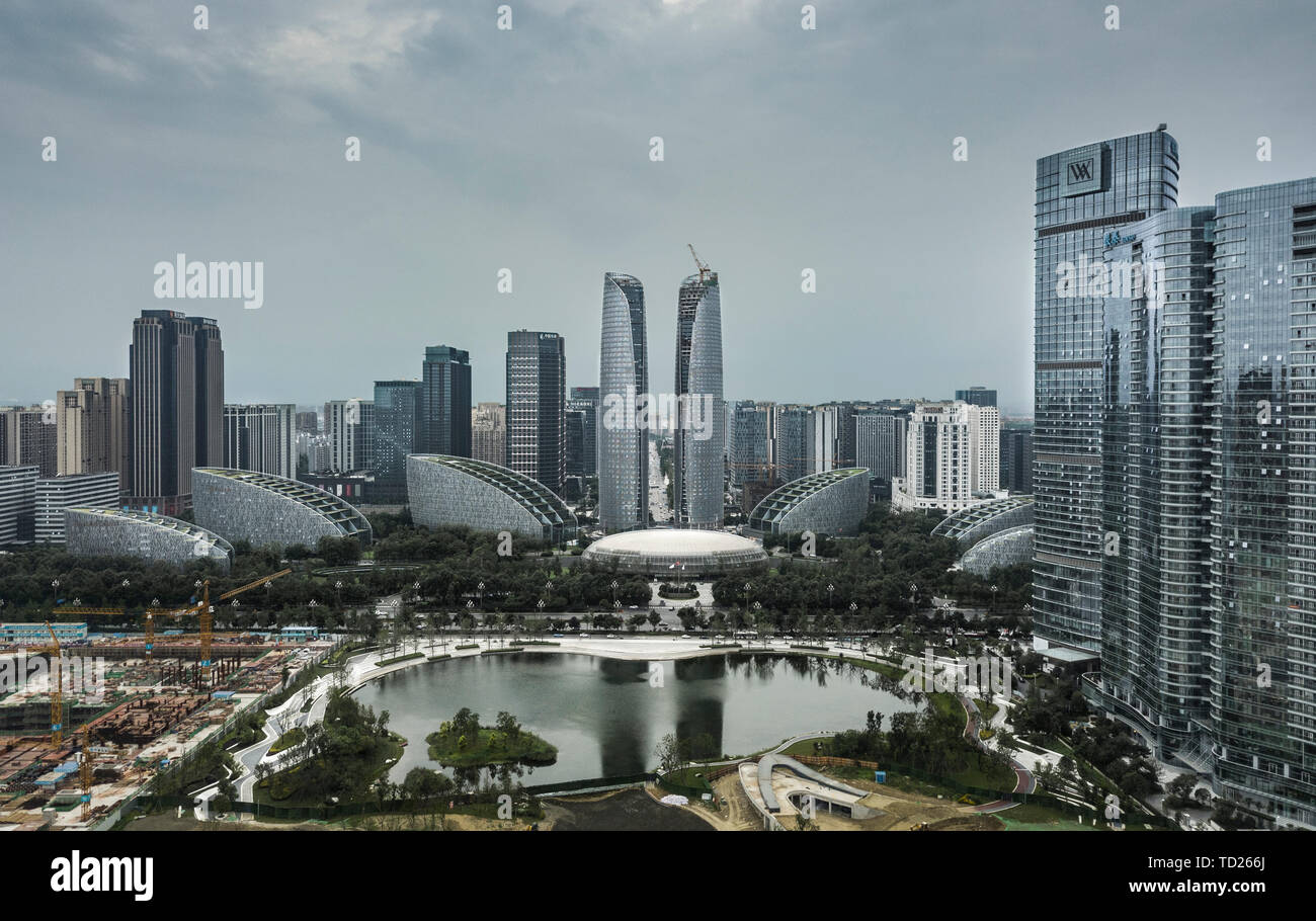 High rise building rivers and seaside hi-res stock photography and ...