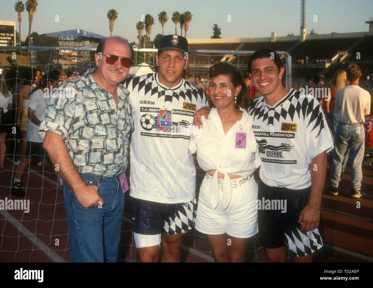 Los Angeles, California, USA 9th July 1994 Soccer player Tony Meola and ...