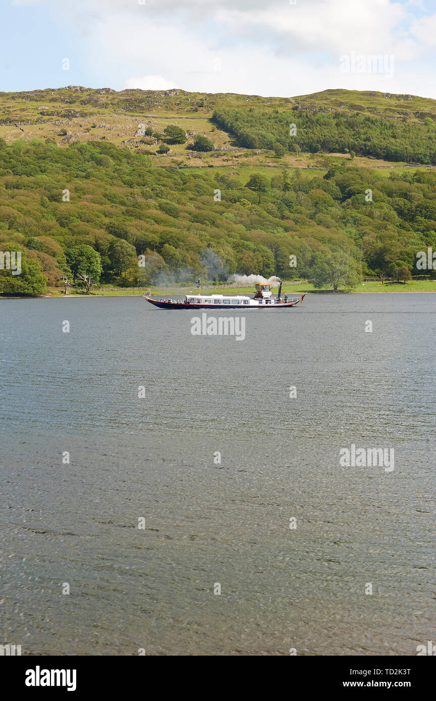 S y gondola hi-res stock photography and images - Alamy