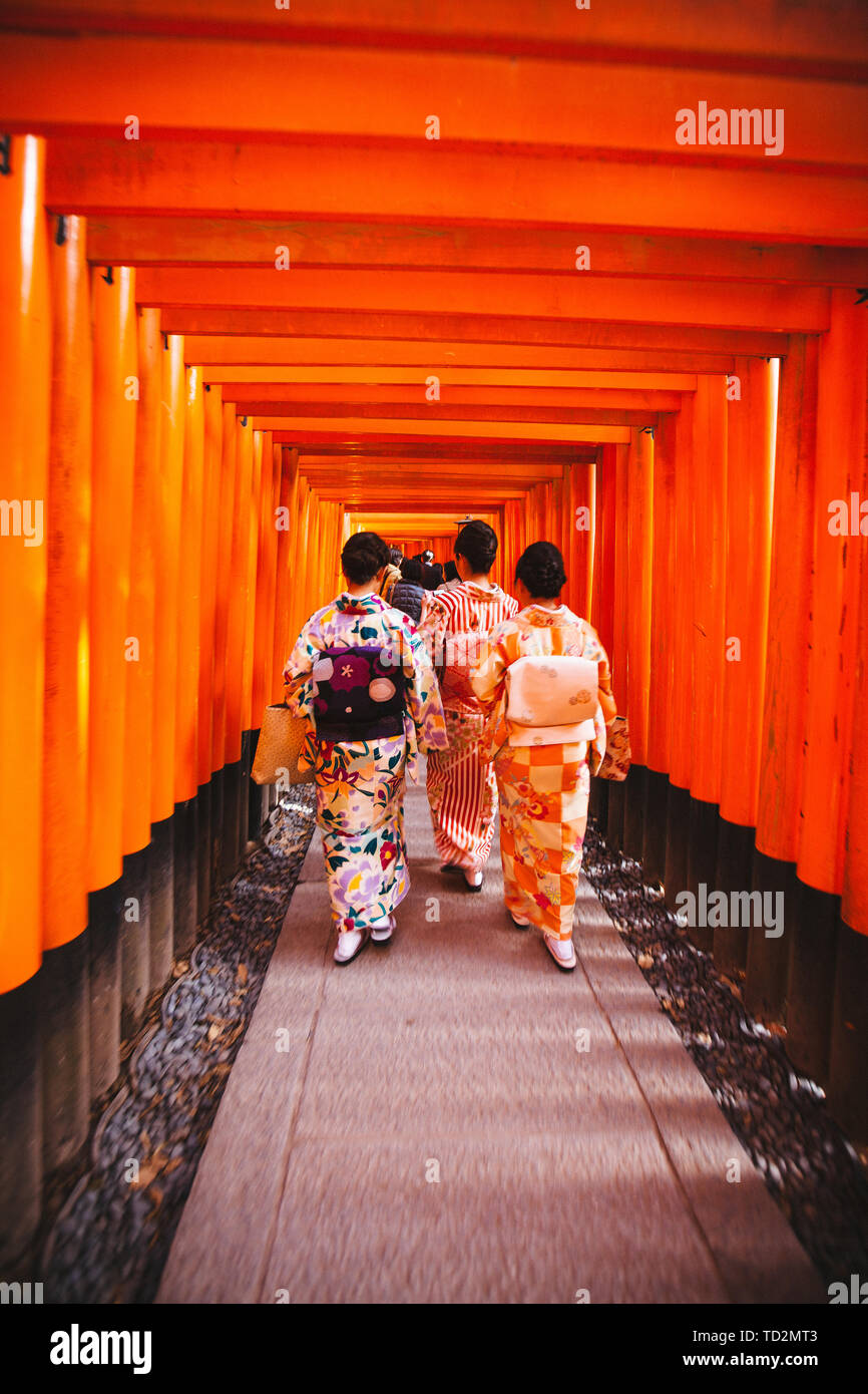 Human architecture, women, costumes, religious rituals, celebrations ...