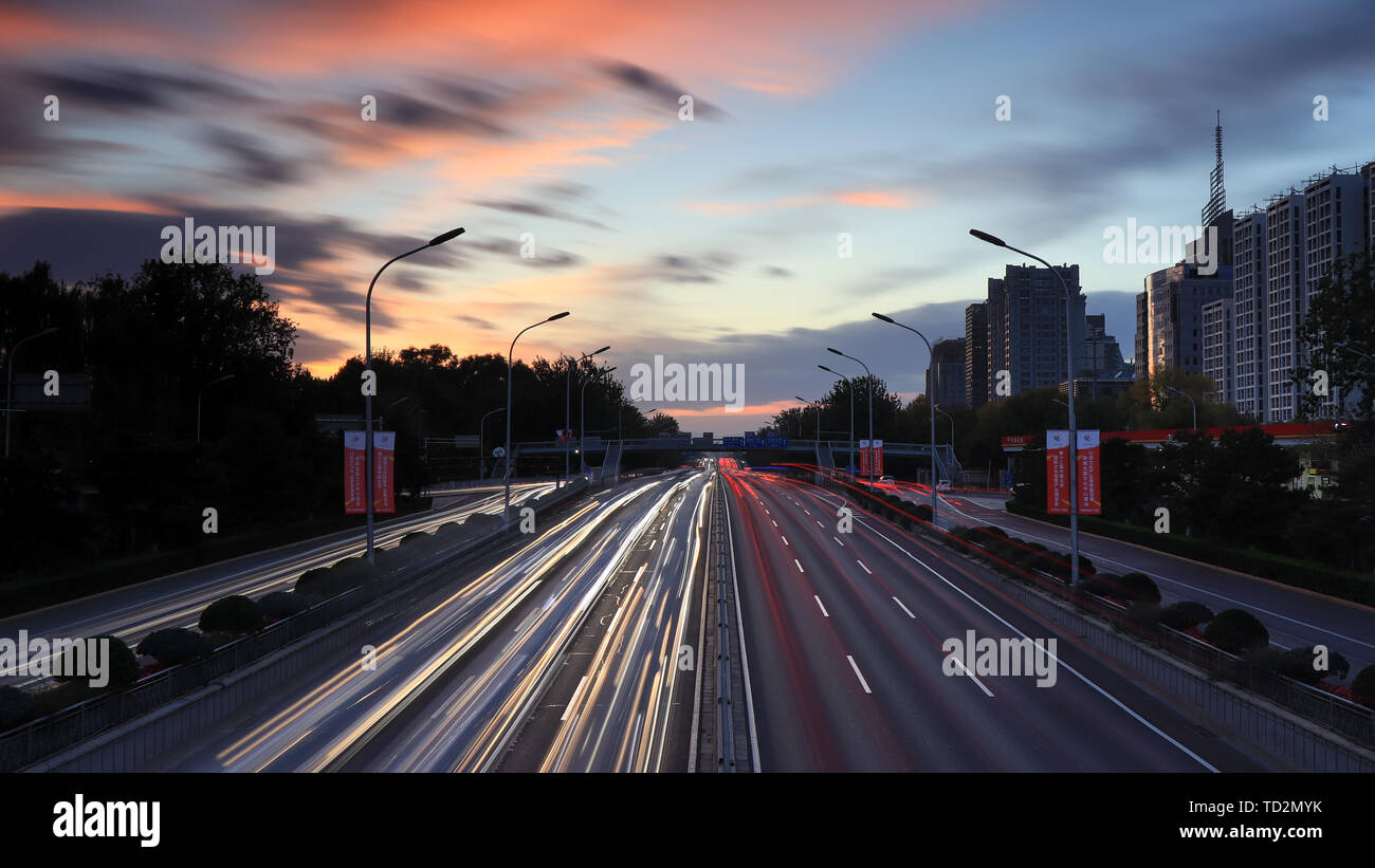 Beijing's rare beautiful sunset, the Anding Gate Bridge in the sunset ...