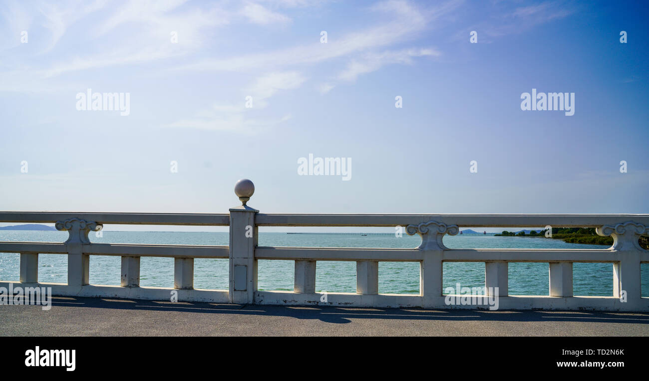 Waters no man wharf hi-res stock photography and images - Alamy