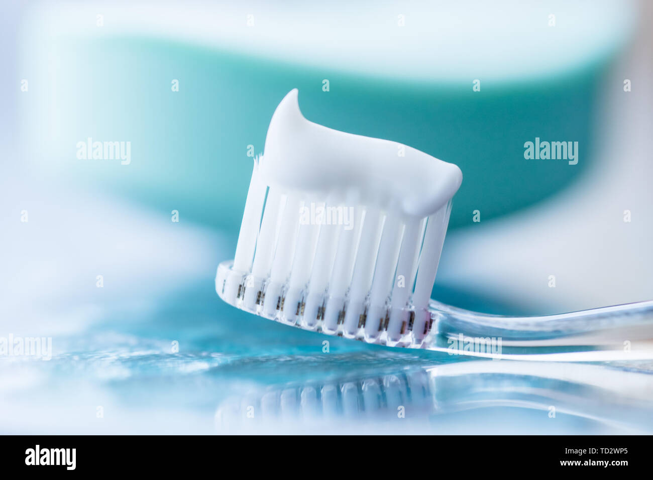 Toothbrush and toothpaste hi-res stock photography and images - Alamy