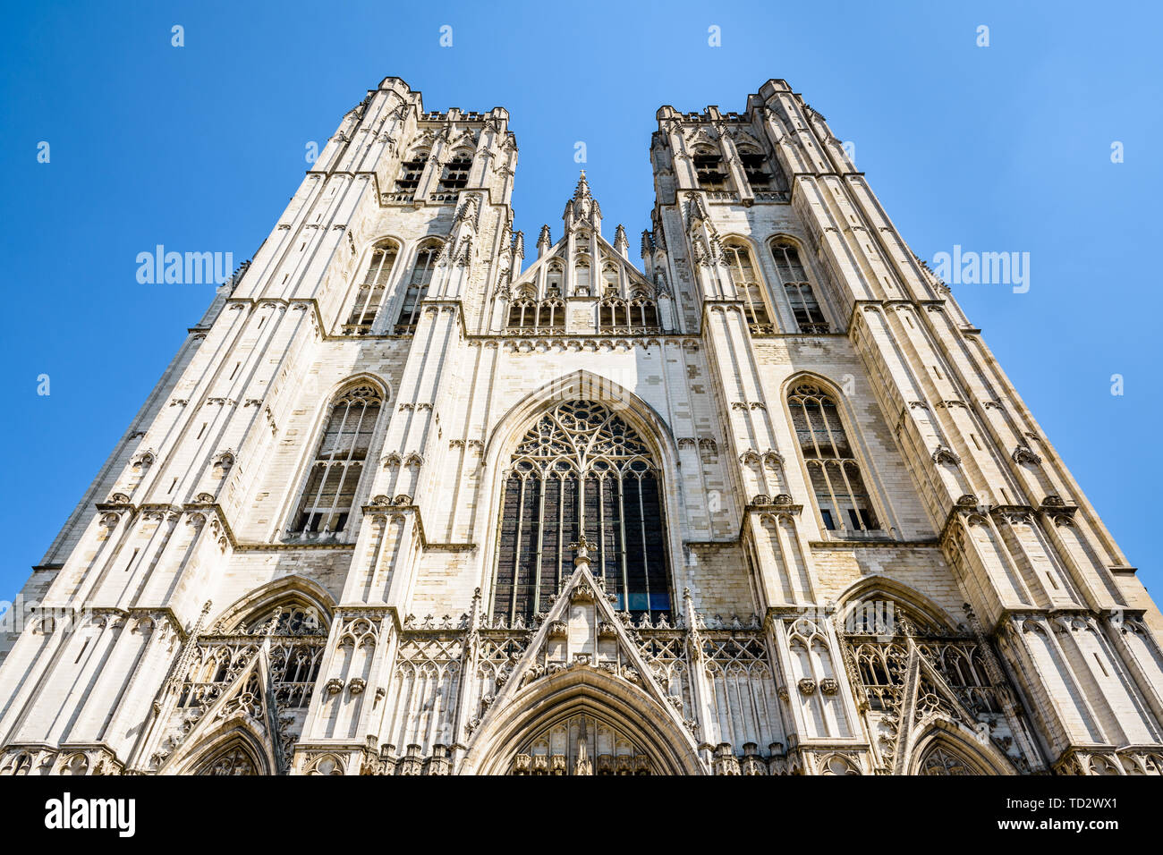 Two tower facade hi-res stock photography and images - Alamy