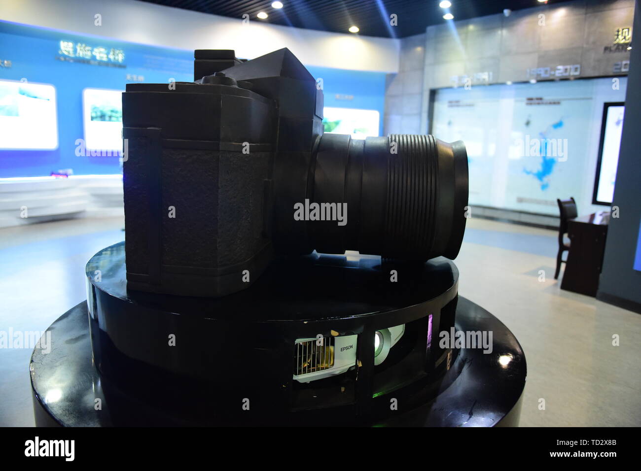 Camera model hi-res stock photography and images - Alamy