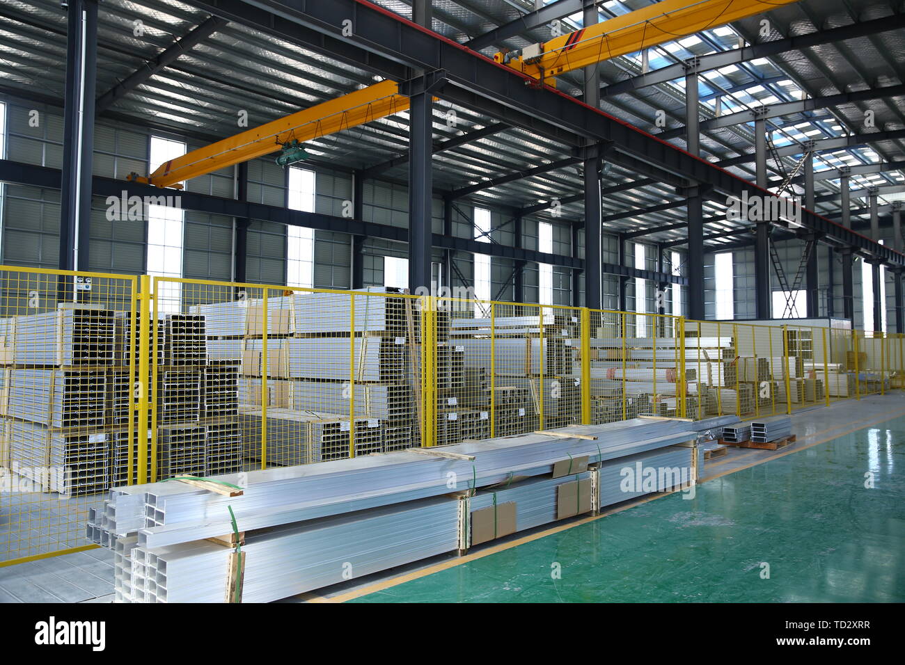 Warehouse assembly workers hi-res stock photography and images - Alamy