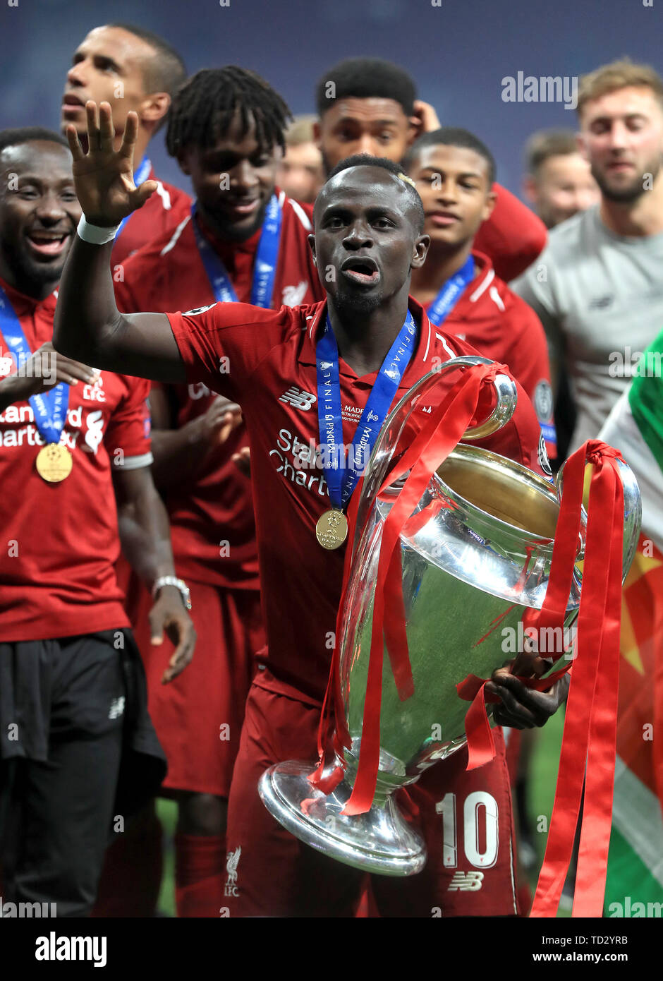 Sadio mane champions league trophy hi-res stock photography and images ...