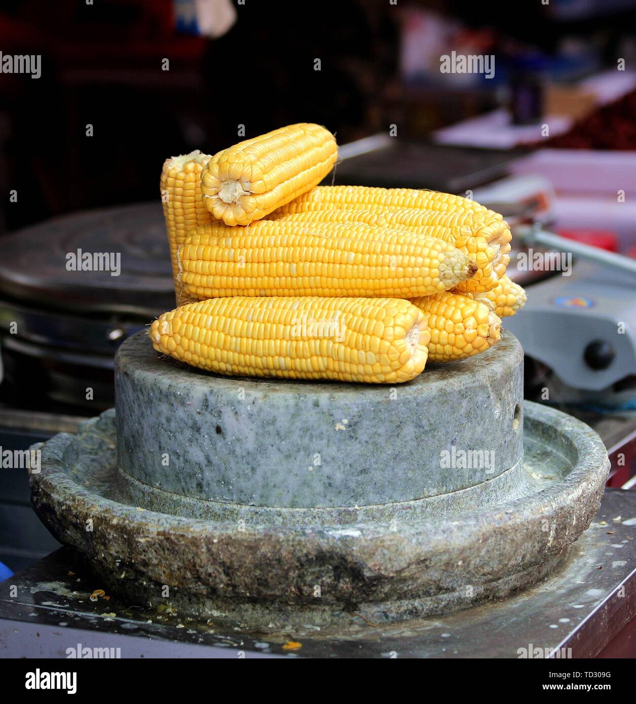 Stone wood cob hi-res stock photography and images - Alamy