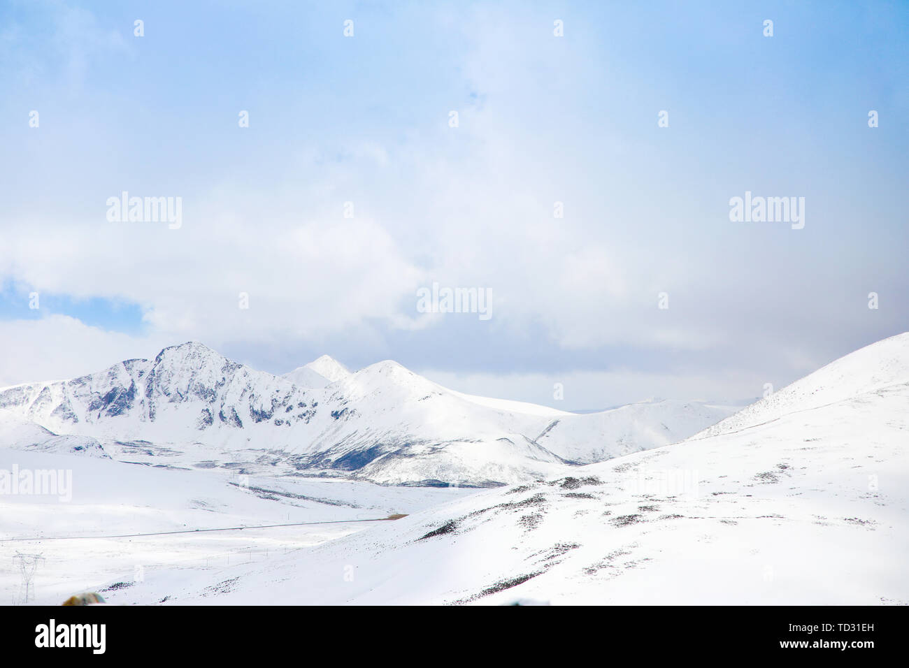 Snow mountains in Tibet Stock Photo - Alamy
