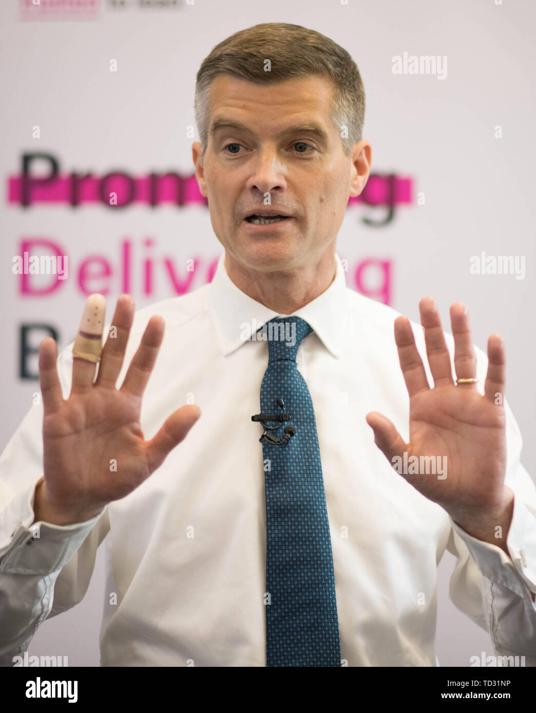 Mark harper launches hi-res stock photography and images - Alamy