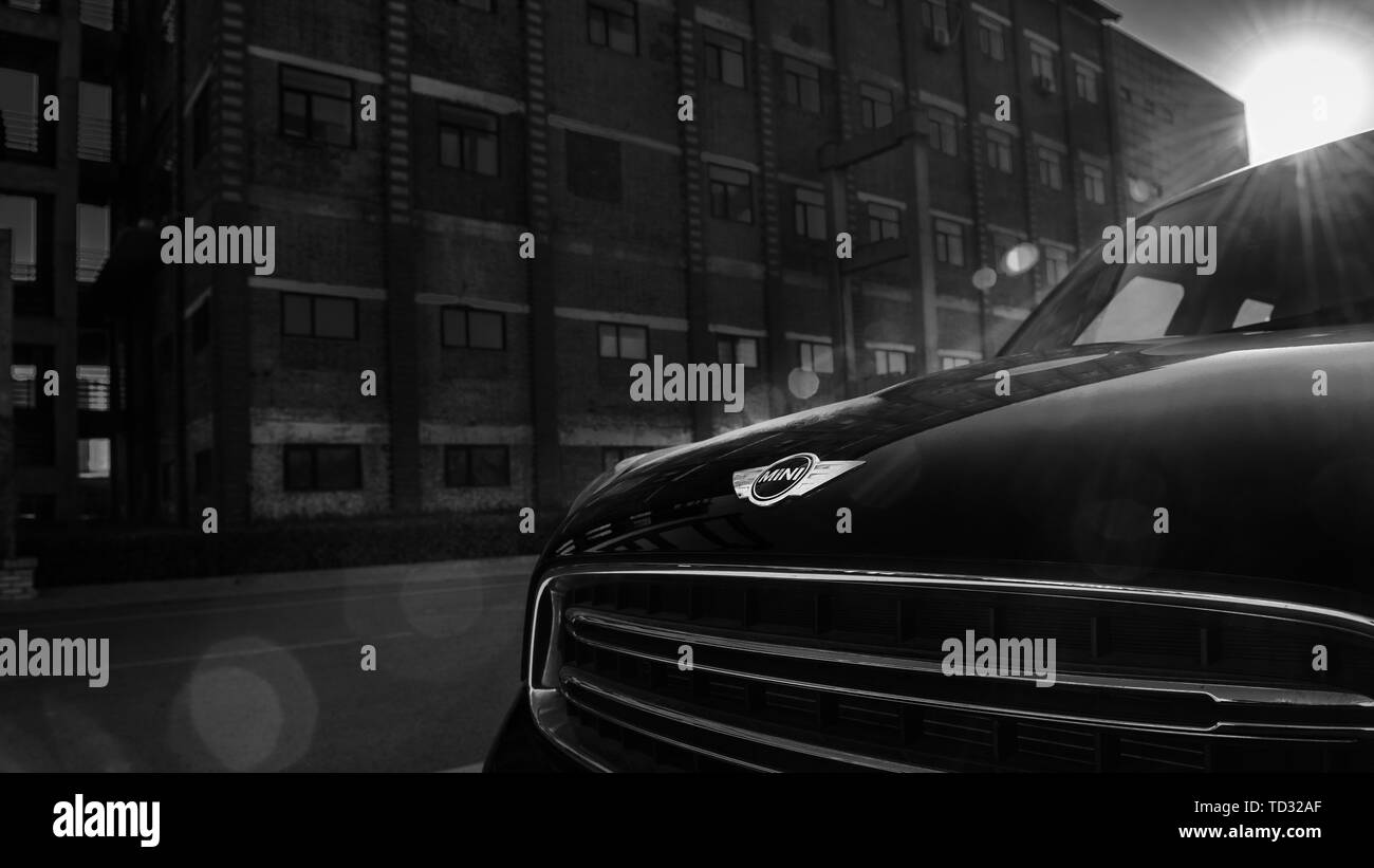 Cars and old buildings Stock Photo - Alamy