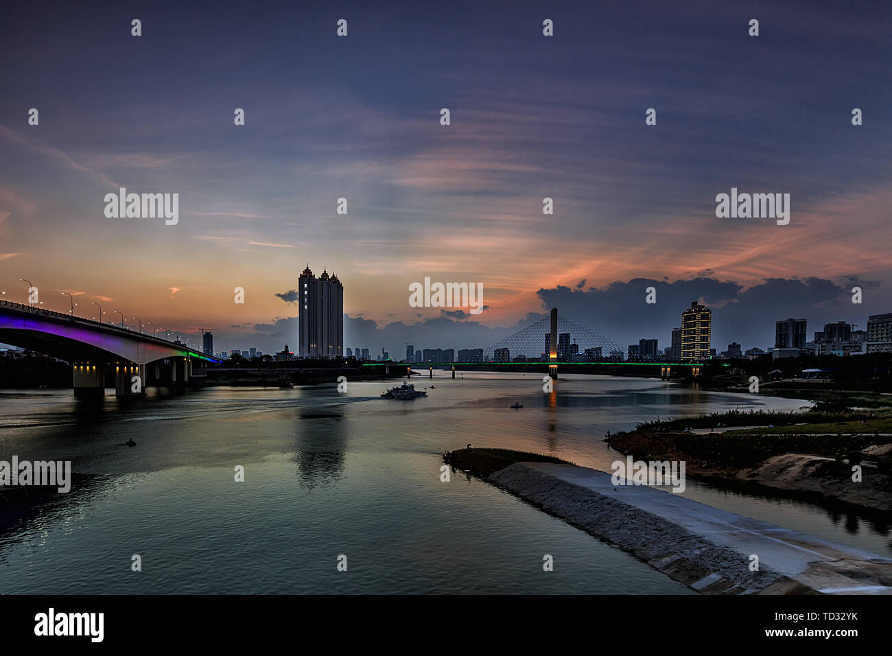 Nanning center hi-res stock photography and images - Alamy