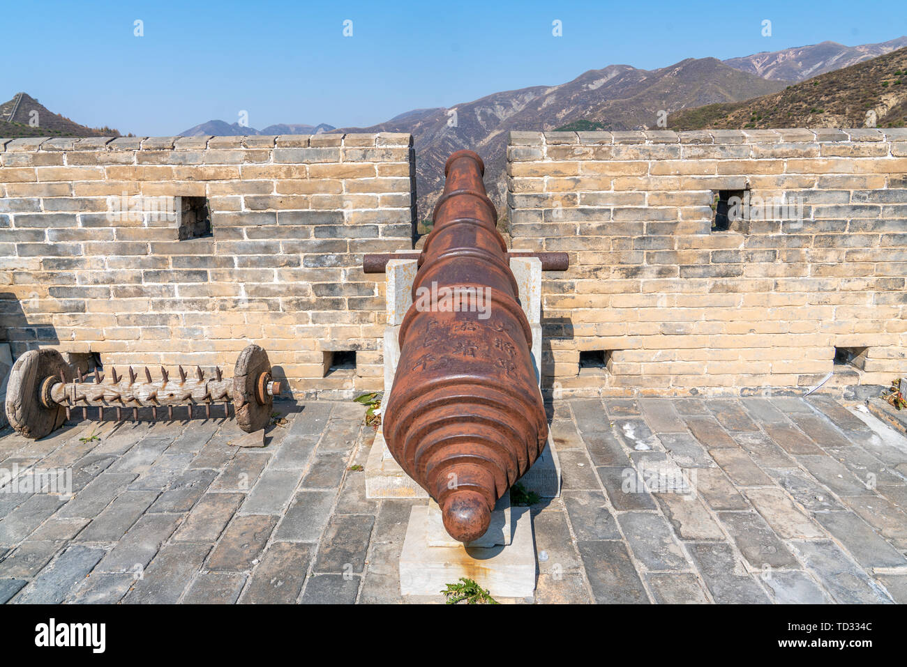 Guns on the Great Wall of Yanmenguan, China Stock Photo - Alamy