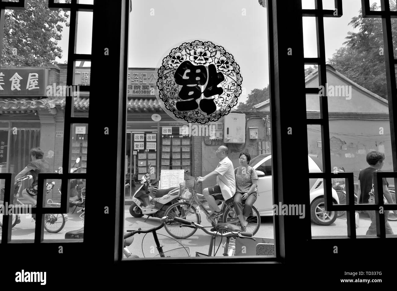 People who rush by outside the window Stock Photo - Alamy