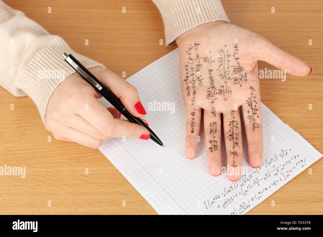 Write cheat sheet on hand on wooden table close-up Stock Photo - Alamy