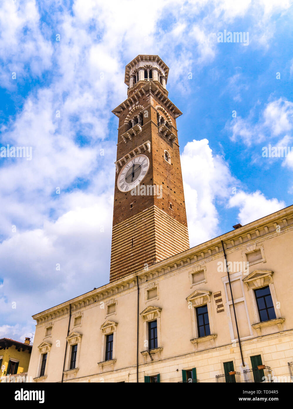 Torre dei lamberti belltower hi-res stock photography and images - Alamy