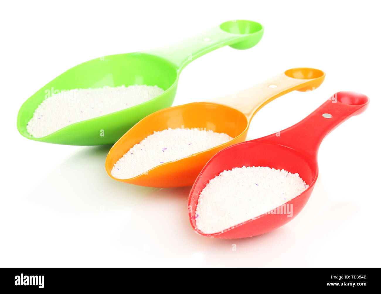 Washing powder in measuring cup isolated on white Stock Photo - Alamy