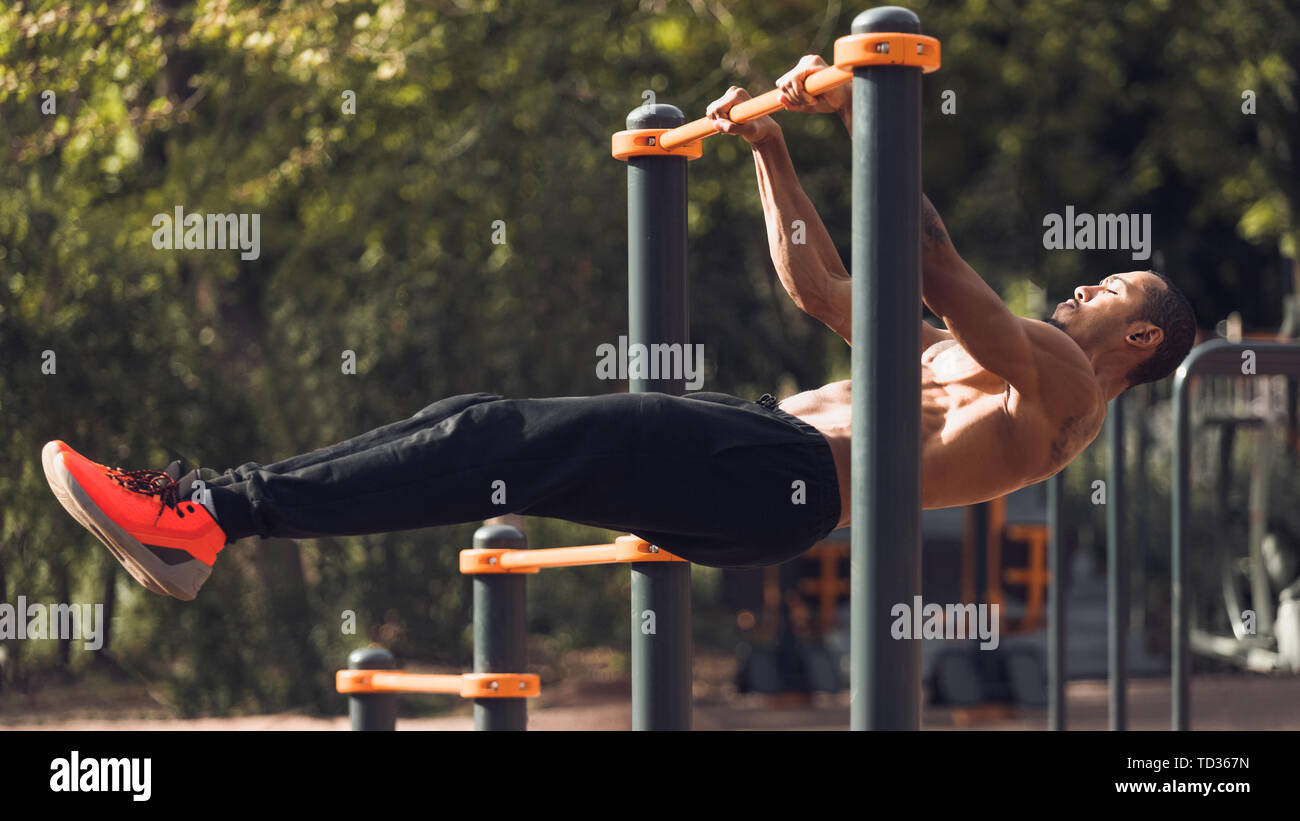 Strong Man Doing Statics Exercise On Horizontal Bar Stock Photo - Alamy