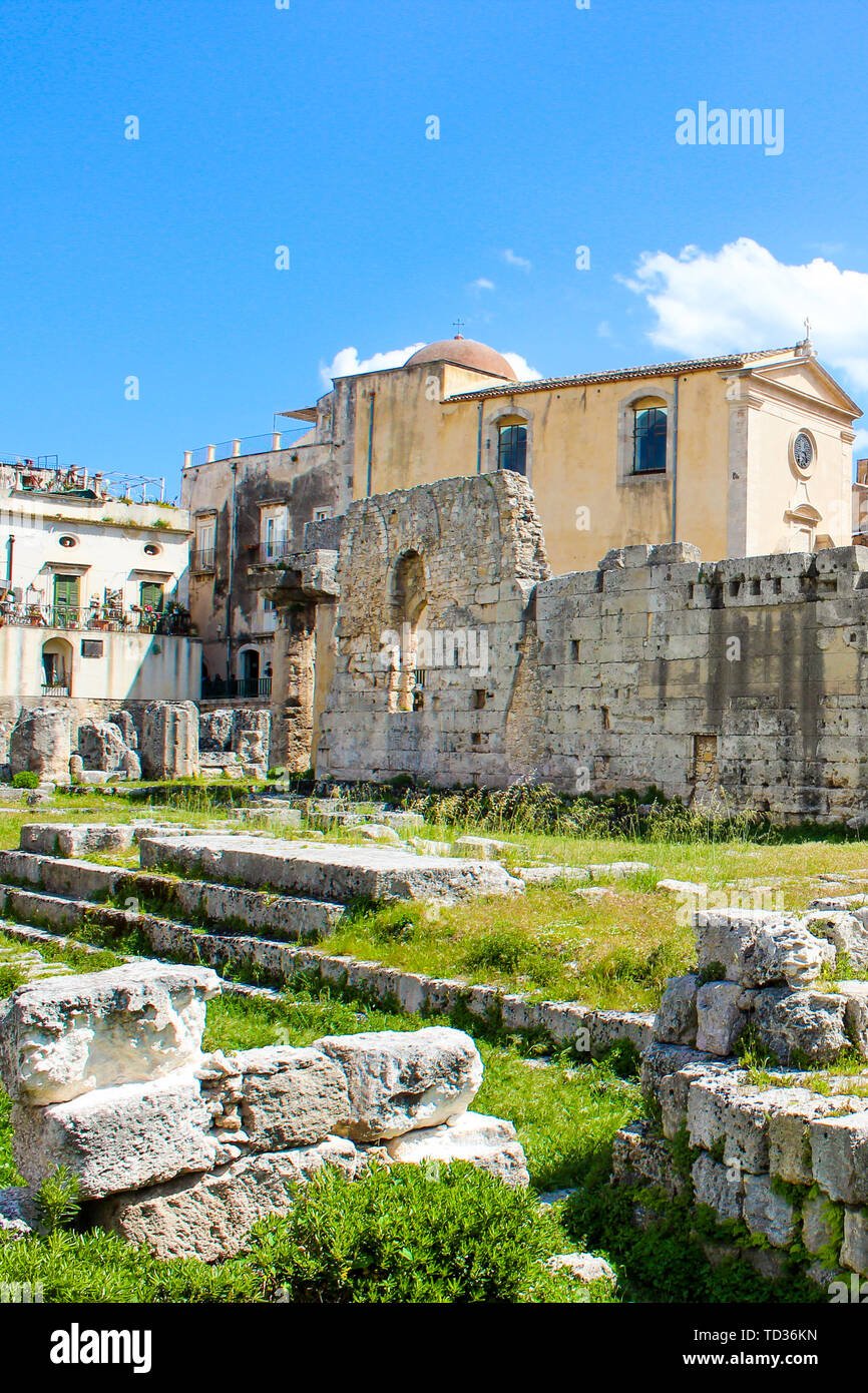 Colonnade of apollo hi-res stock photography and images - Alamy