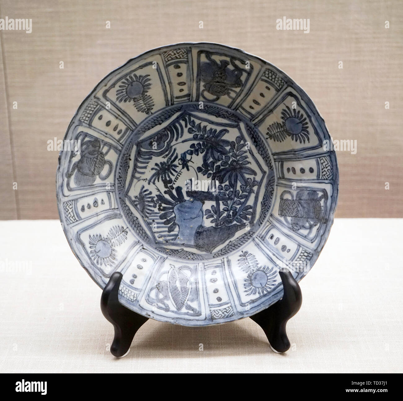 Ming Dynasty porcelain Stock Photo - Alamy