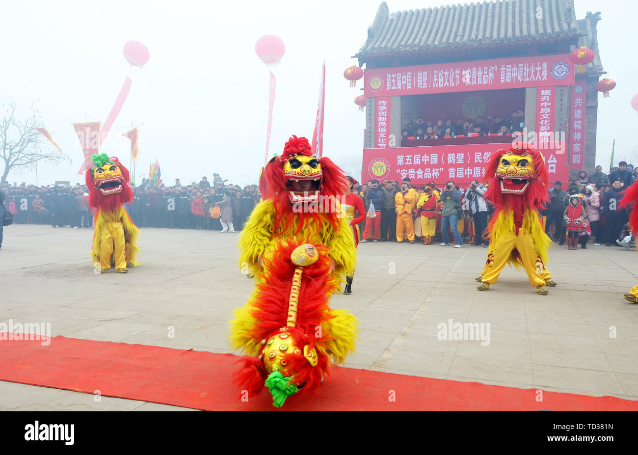 Lion dance masks hi-res stock photography and images - Alamy