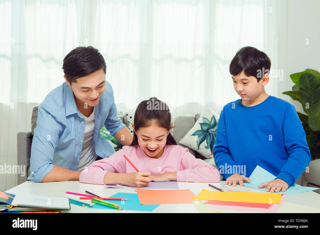 China father son painting hi-res stock photography and images - Alamy