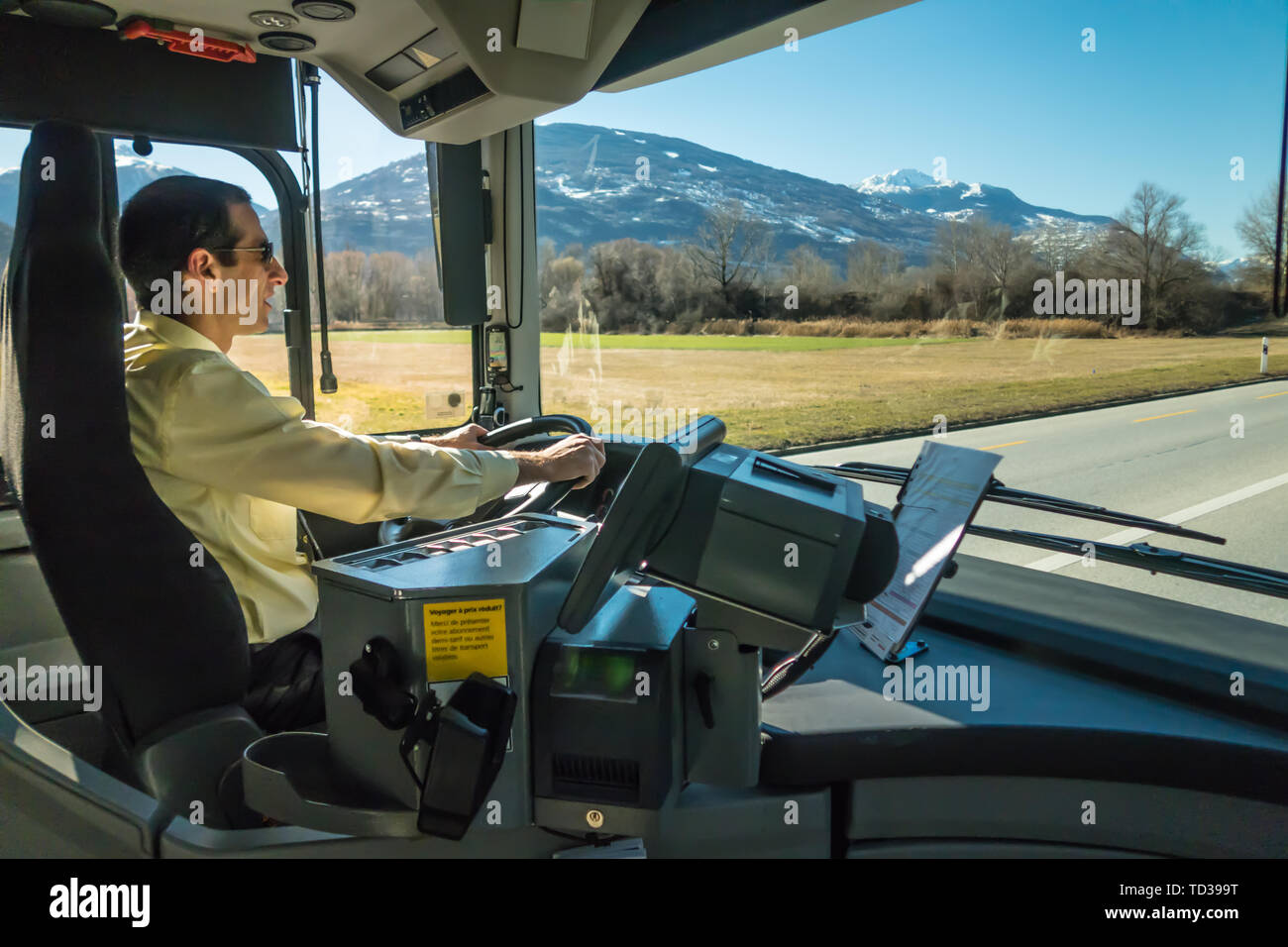 Bus driver hi-res stock photography and images - Alamy