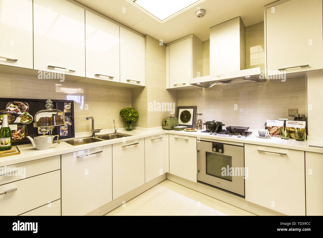 Kitchen interior decoration, interior design, as a delicious kitchen to ...