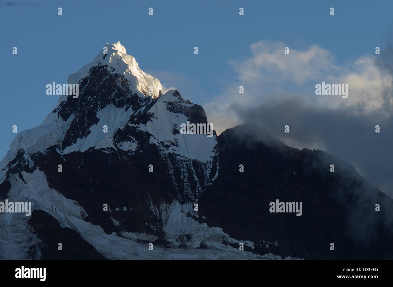Rainfall Village, Meri Snow Mountain, Jinsha River Stock Photo - Alamy