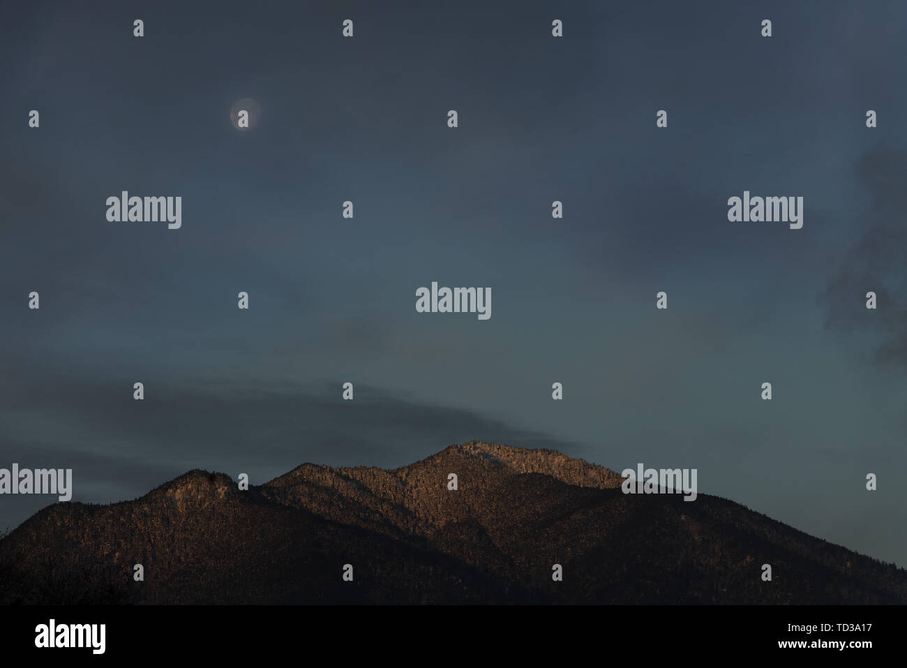 Continuous mountains, chinese elements, leaving white, beautiful ...