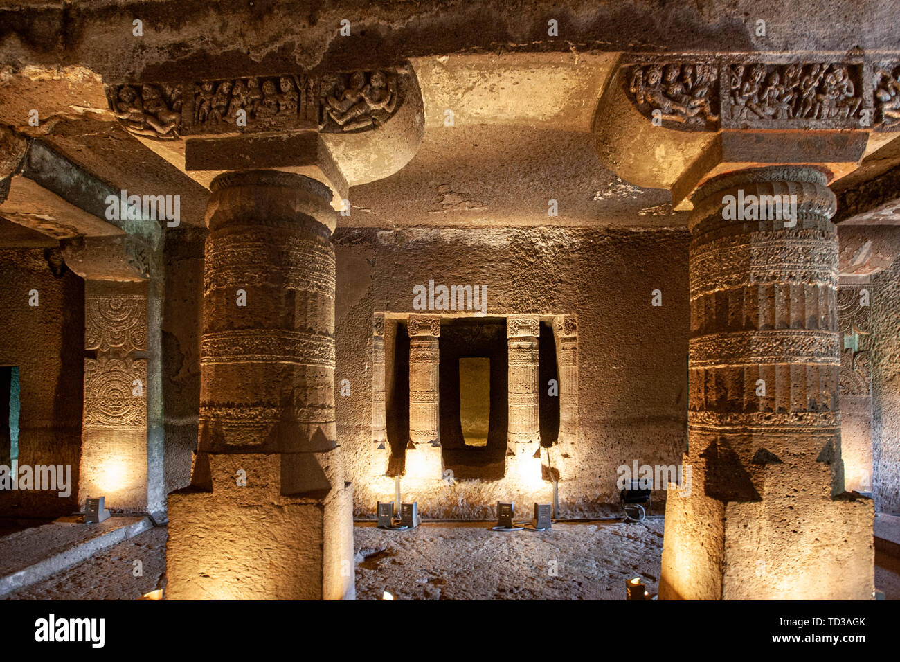 Pillars of caves hi-res stock photography and images - Alamy