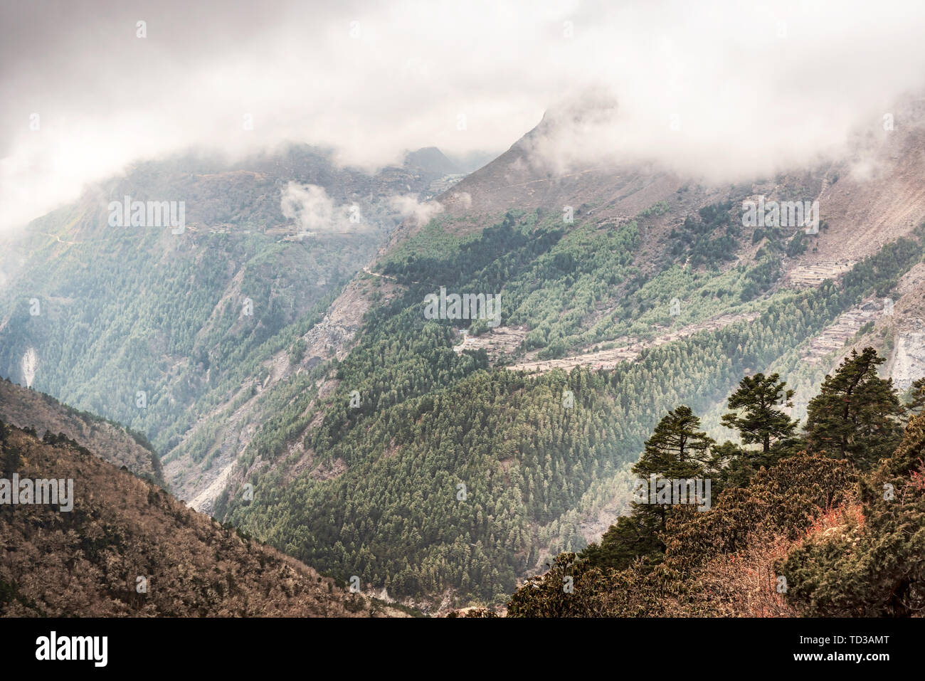 View at the landscape of Himalayan mountains on Everest Base Camp trek ...